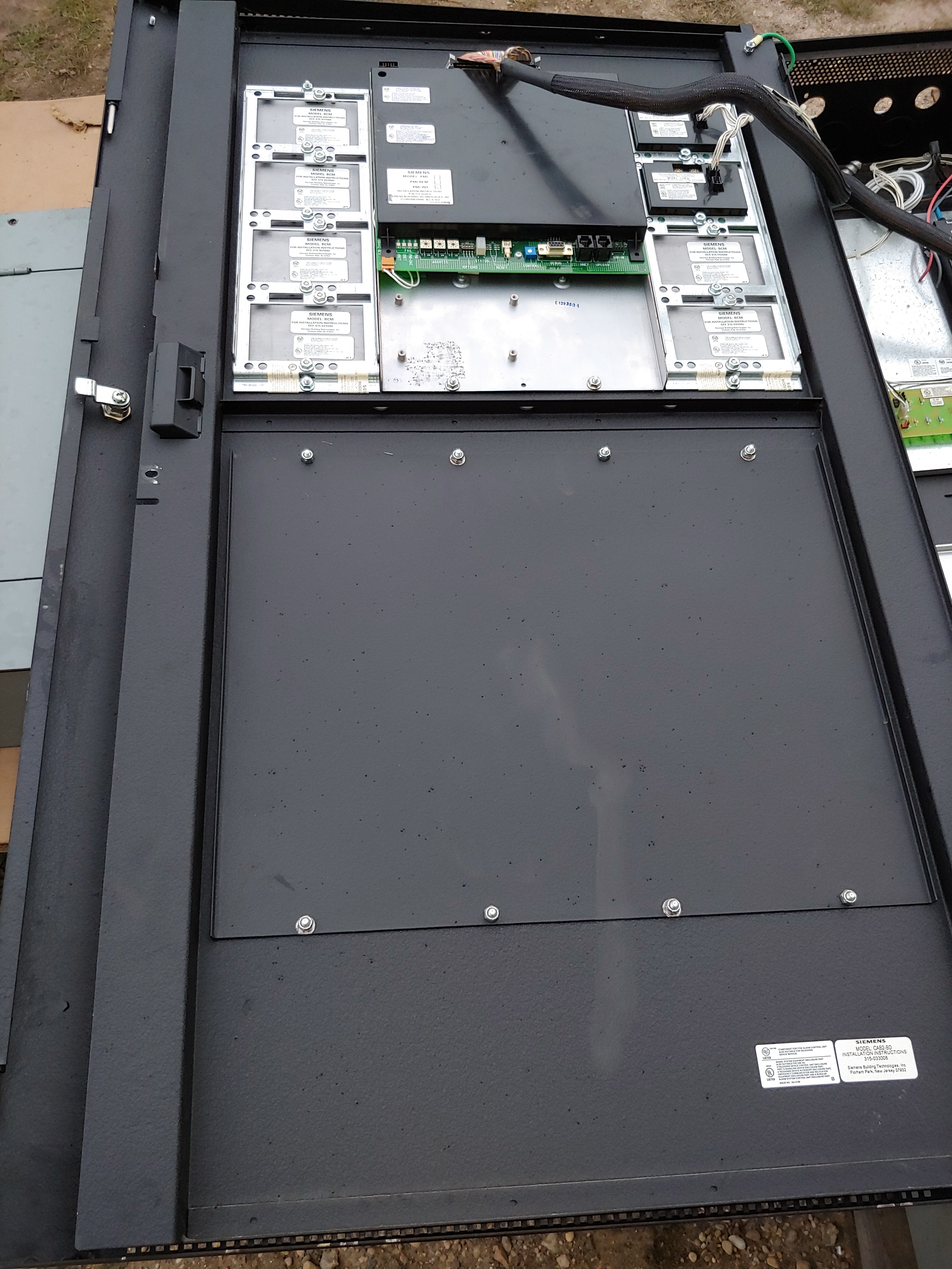 Siemens Alarm Panel Model # CAB2-BD with hardware installed – ETI Sales