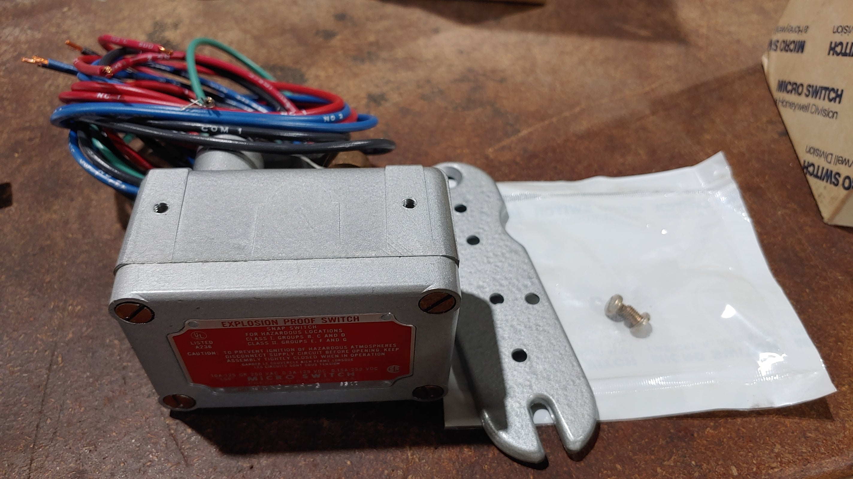 Honeywell Explosion Proof Snap Switch 10A-125V DPDT – ETI Sales