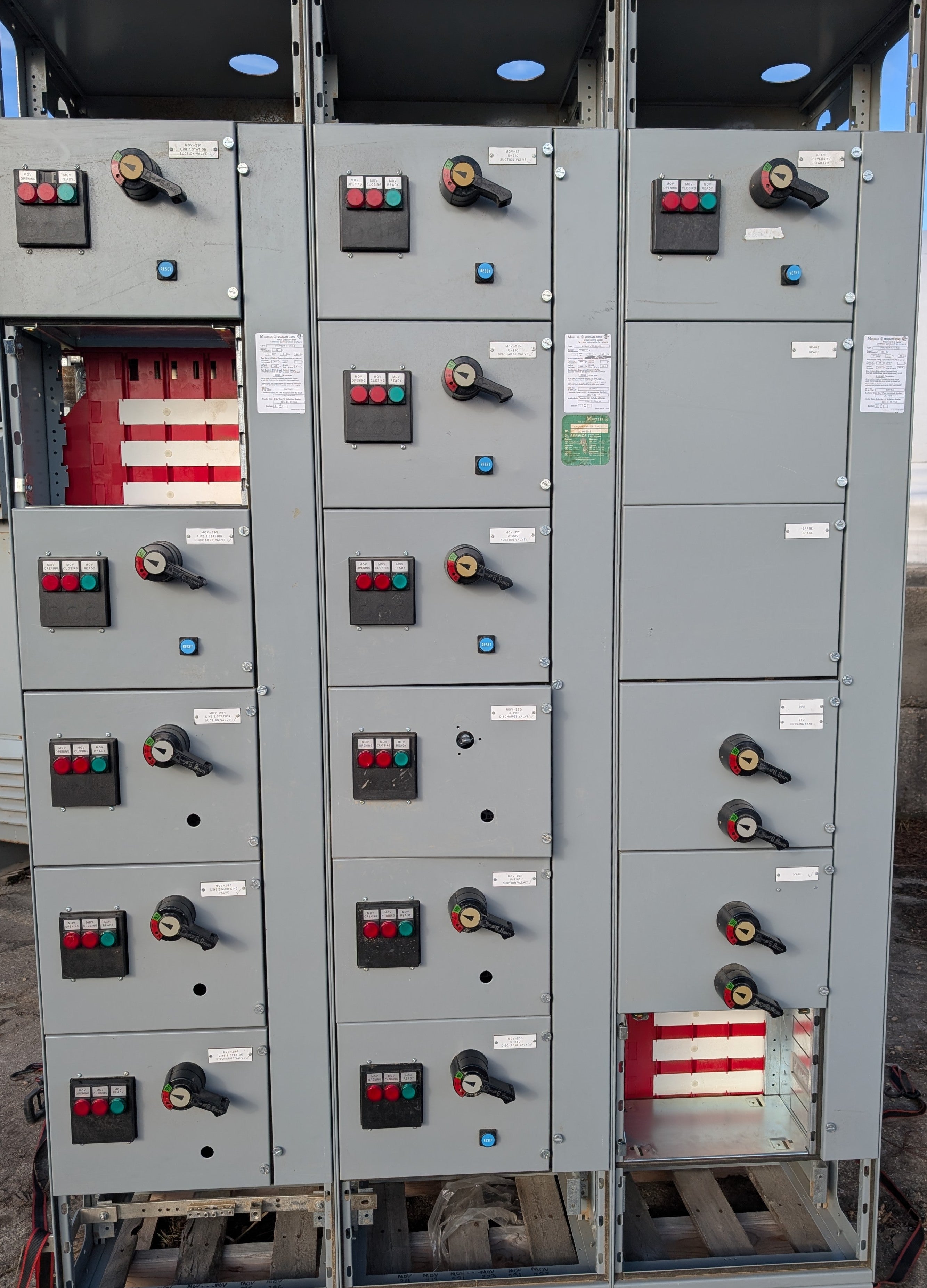 Klockner Moeller Modan 3000 MCC Bank - 3 Columns - 480V Rating - 800A ...