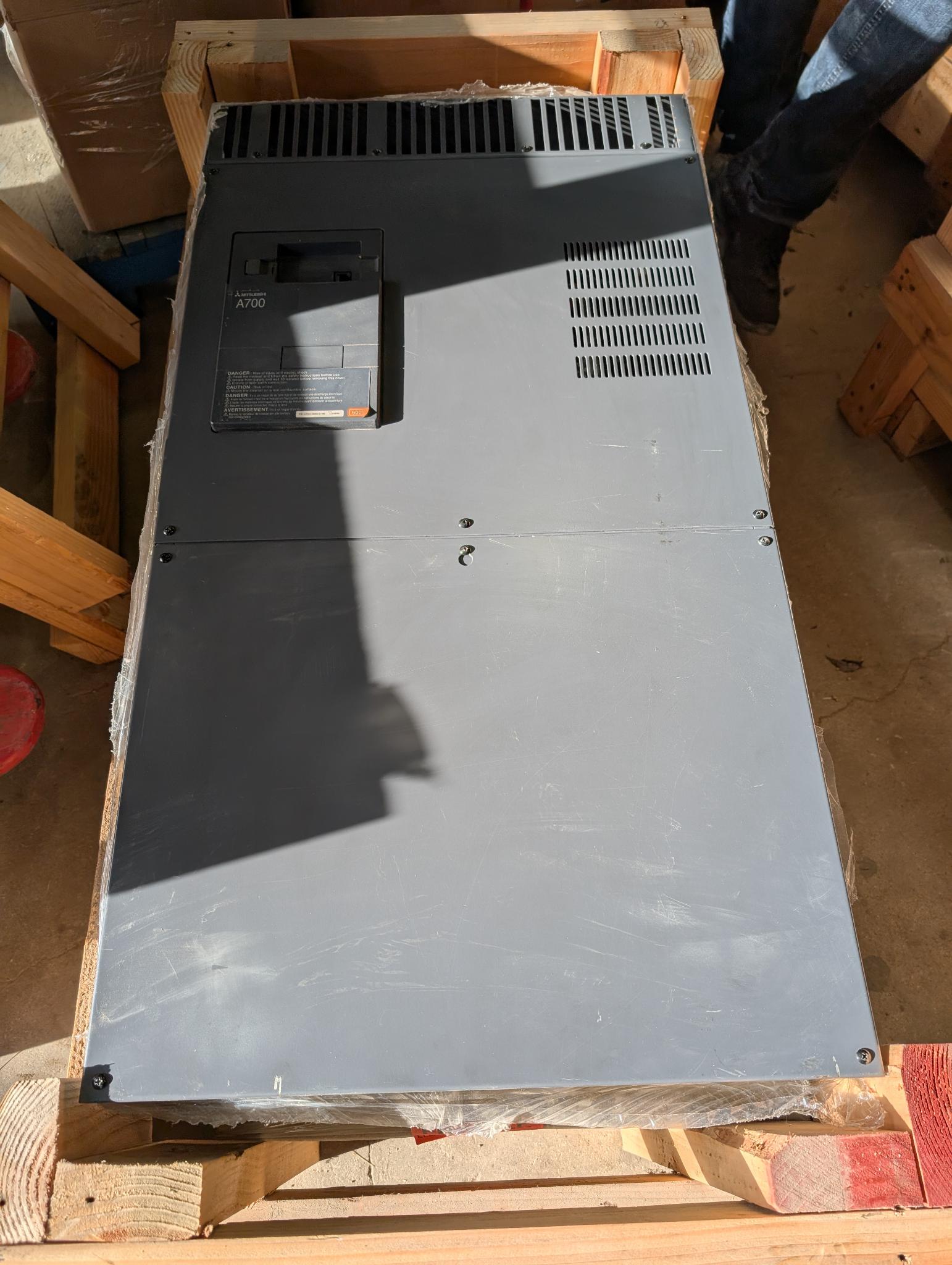 Mitsubishi 200 HP - A700 - FR-A760-02210-NA Inverter Drive - VFD - 575 ...