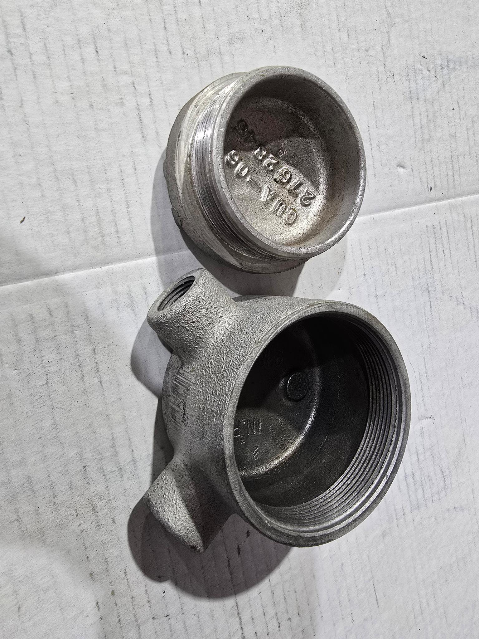 Eaton Crouse-Hinds GUAL-16 conduit outlet box with cover, 3" cover ope ...