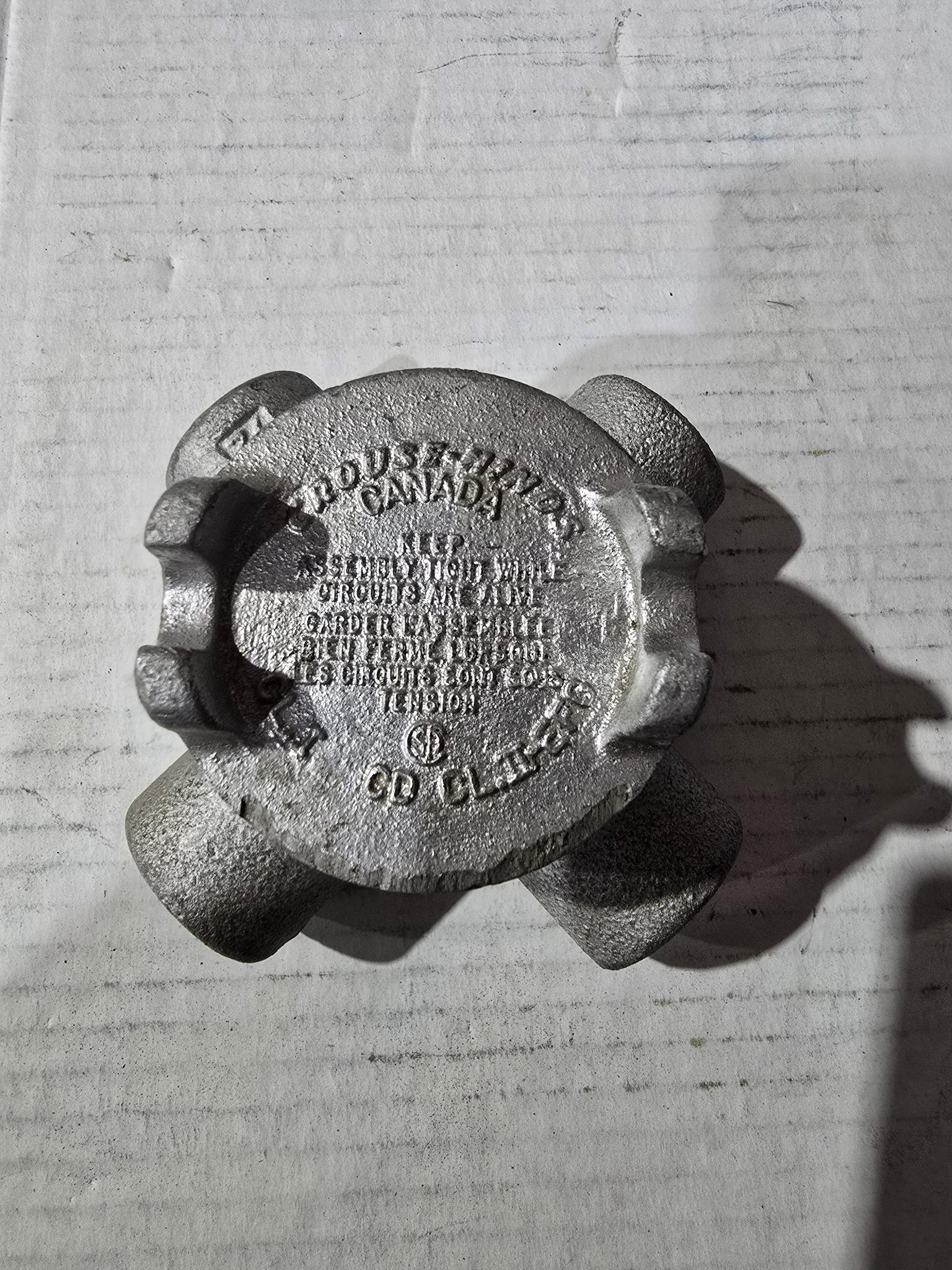 Eaton Crouse-Hinds GUAX-14 conduit outlet box with cover Explosion Pro ...