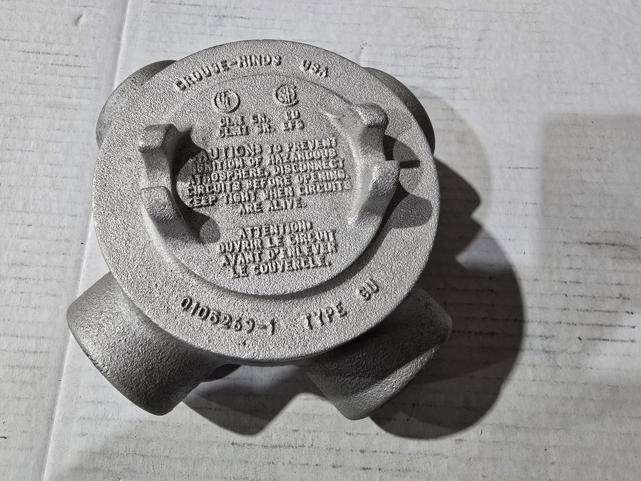 Eaton Crouse-Hinds GUAX-47 conduit outlet box with cover Explosion Pro ...